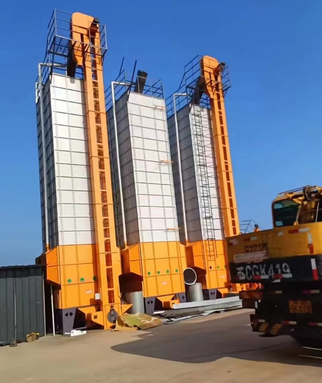 Batch Type Low Temperature Circulating Corn Grain Dryer With Husk Furnace